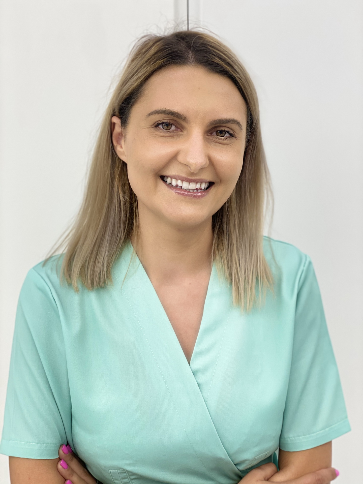 DR SUTA ALEXANDRA -Medic dentist specialist endodontie | PlazaDent.ro